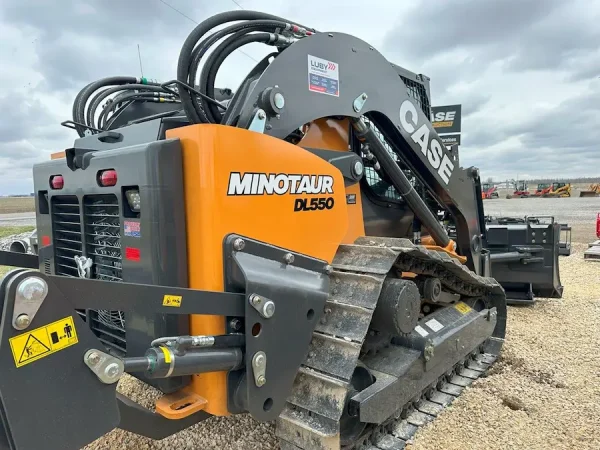 CASE Minotaur™ DL550 compact dozer loader - NPM440471